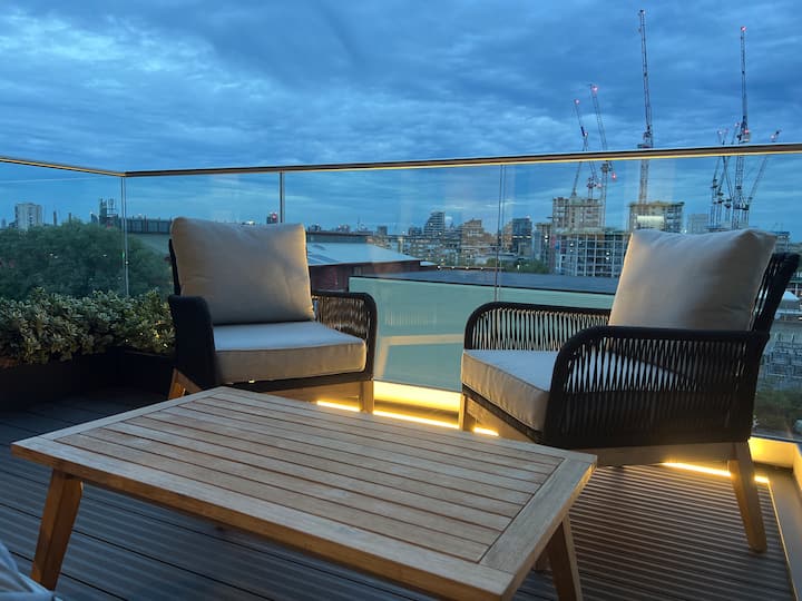 Modern One Bedroom Apartment With Balcony - Fulham