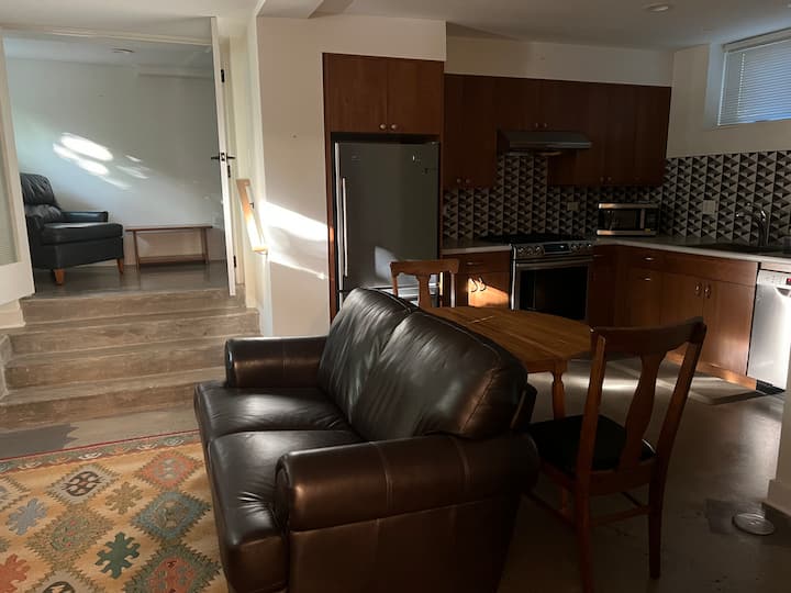 South Evanston Apartment - Two Bur Oaks - Wilmette, IL