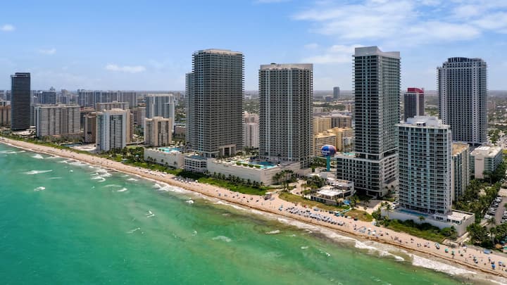 Lux Penthouse, Ocean View～right On Beach～pool - Sunny Isles Beach, FL