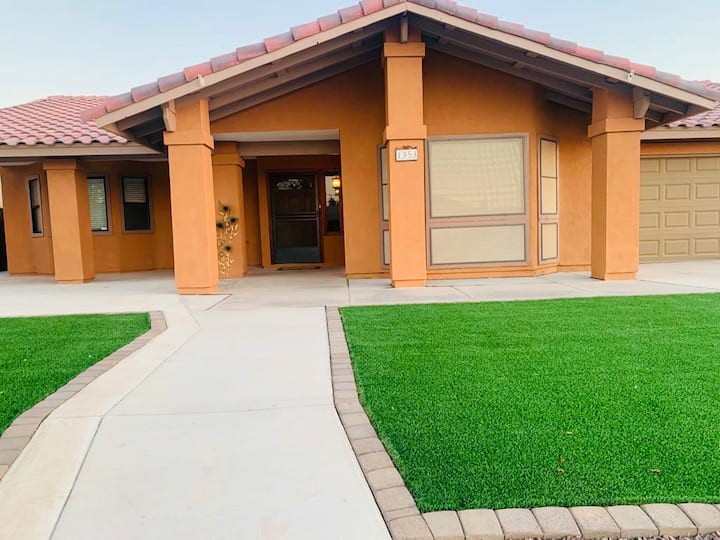 Charming Home W/ Beautiful Pool - Yuma, AZ