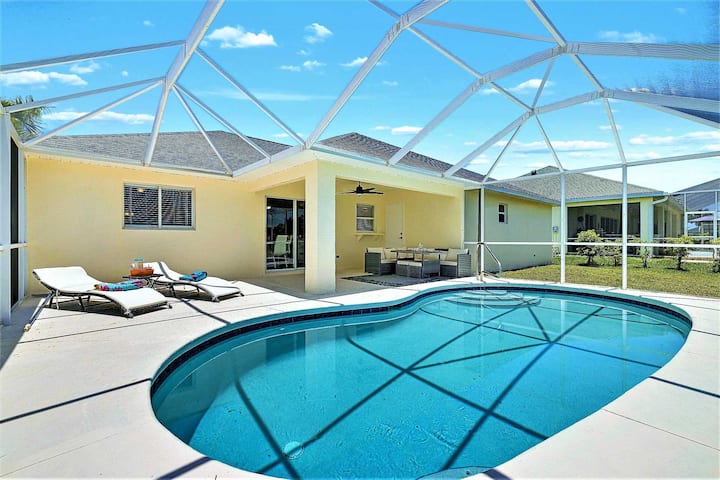 Peaceful & Elegant With A Private Pool Home - Cape Coral, FL