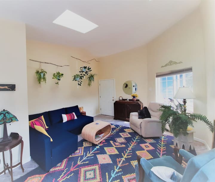 Bright Light Boho Chic Apartment - Shepherd Lake, ID