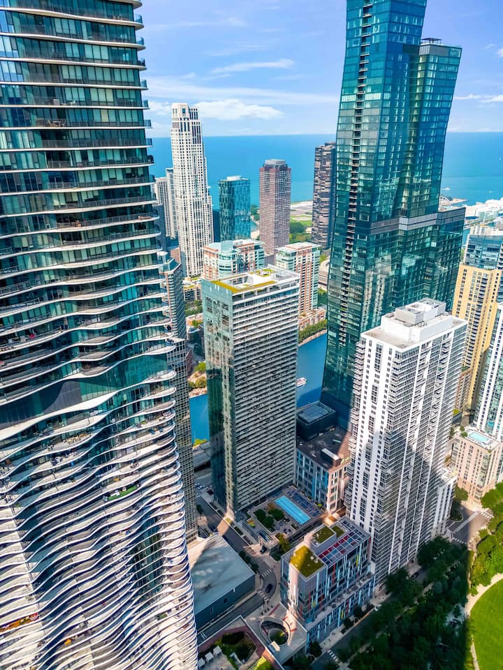 The Aria Highrise - Stunning City Views, Location - Chicago, IL