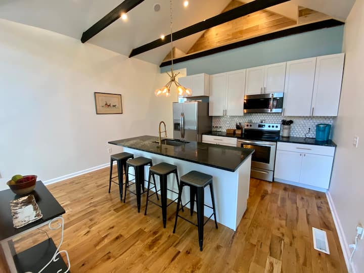Germantown Gem W/ Private Parking & Fenced In Yard - Louisville, KY