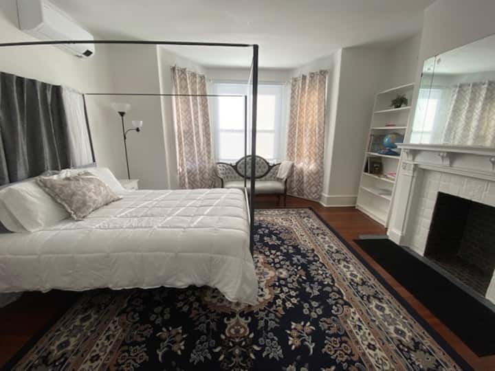 Lovely 2-bedroom Updated Victorian Apartment - Philadelphia, PA