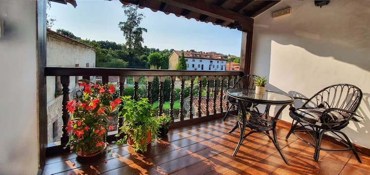 Habitación Con Balcón En El Centro Histórico. - Torrelavega