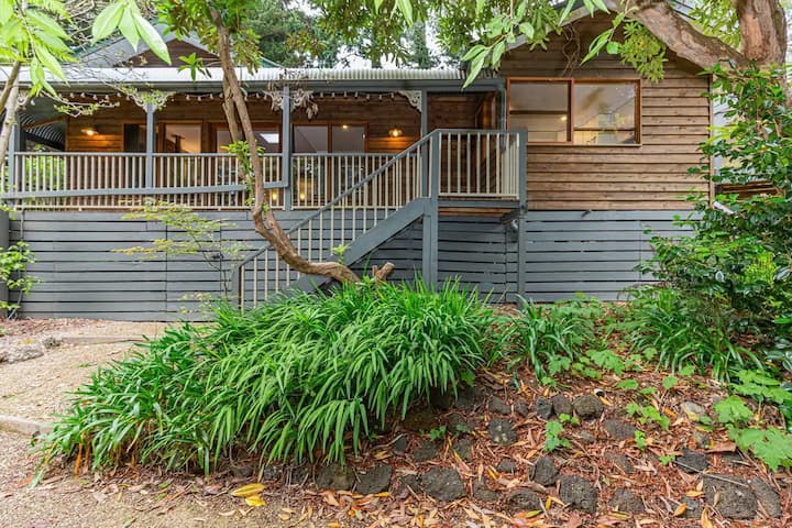 Tranquil 4 Bed 2 Bath Cottage With Fire Place - Dandenong Ranges