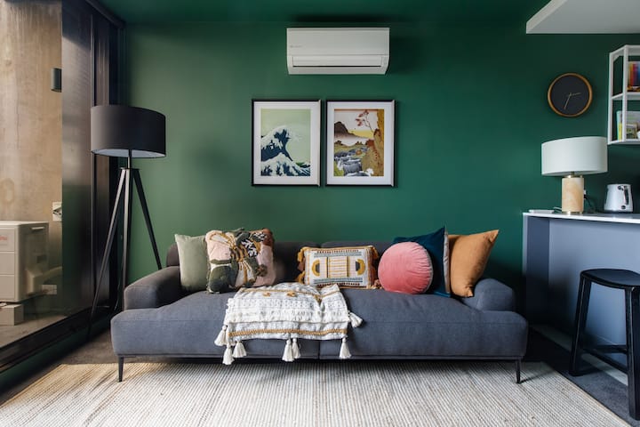 Evergreen Oasis—poolside Living On Stanley Street - Melbourne