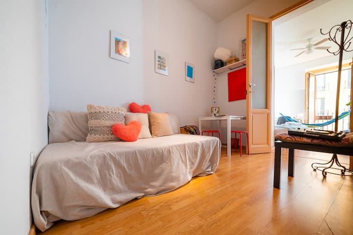 Espaciosa Habitación Con Balcón En Plaza Mayor - Madrid