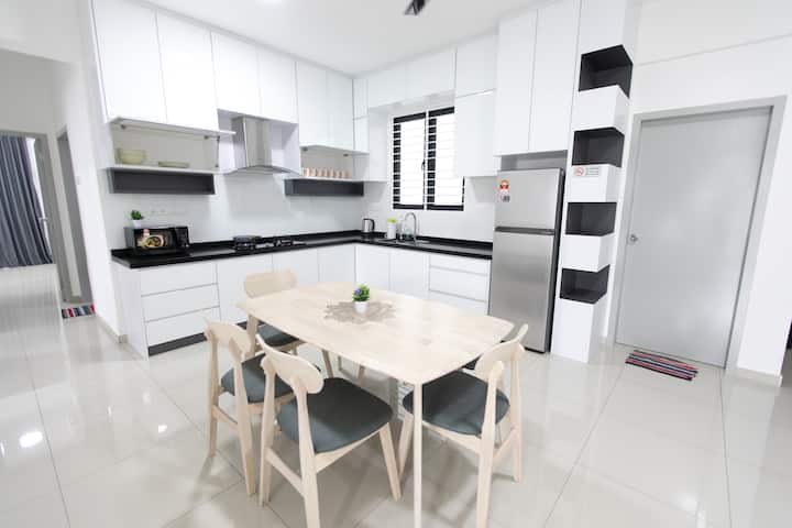 Newly Renovated 3bedroom Vacation Home 6-8pax - Penang Island
