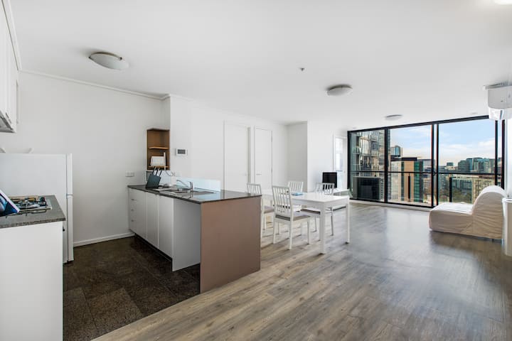 Serene 2br Apartment With Balcony By The Casino - Melbourne