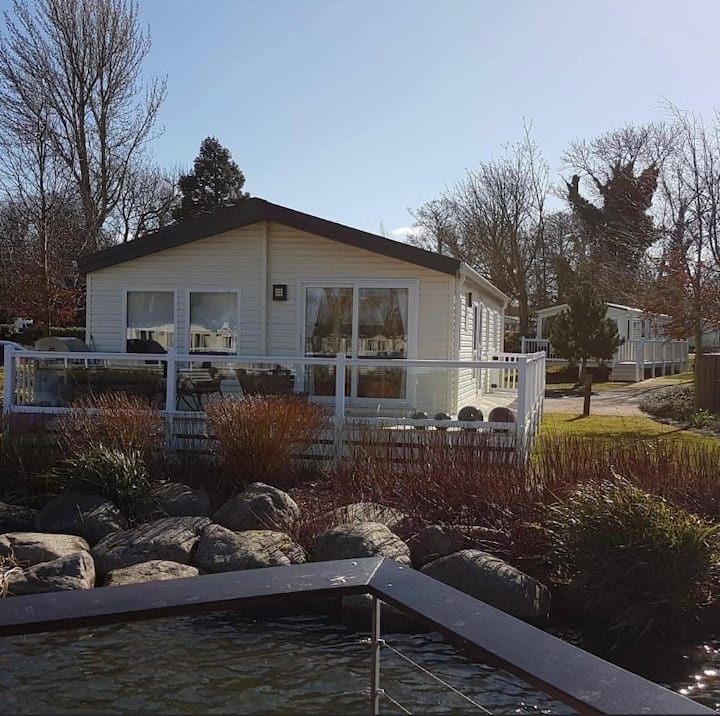Castle Lake - Luxury Lodge - Northumberland