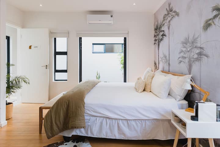 Stylish Room With Small Pvt Courtyard For 2 - Johannesburg