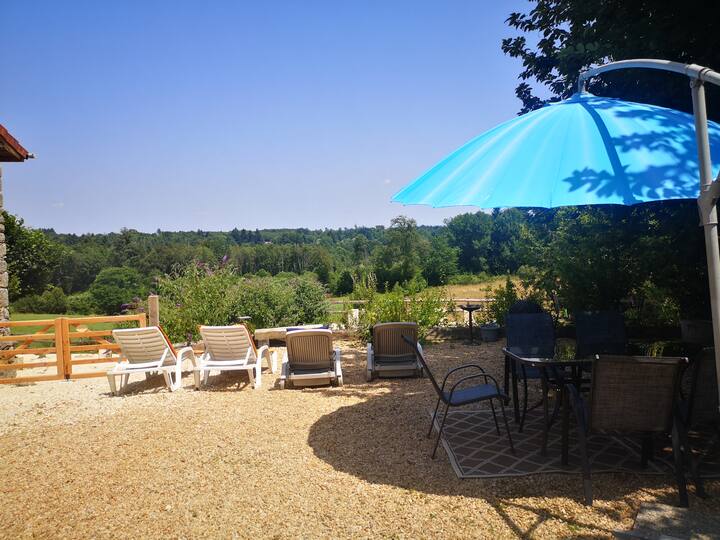 Picturesque Cottage Escape - Saint-Mathieu