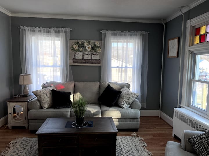Bright And Spacious 3+ Bedroom Near Killington! - Rutland