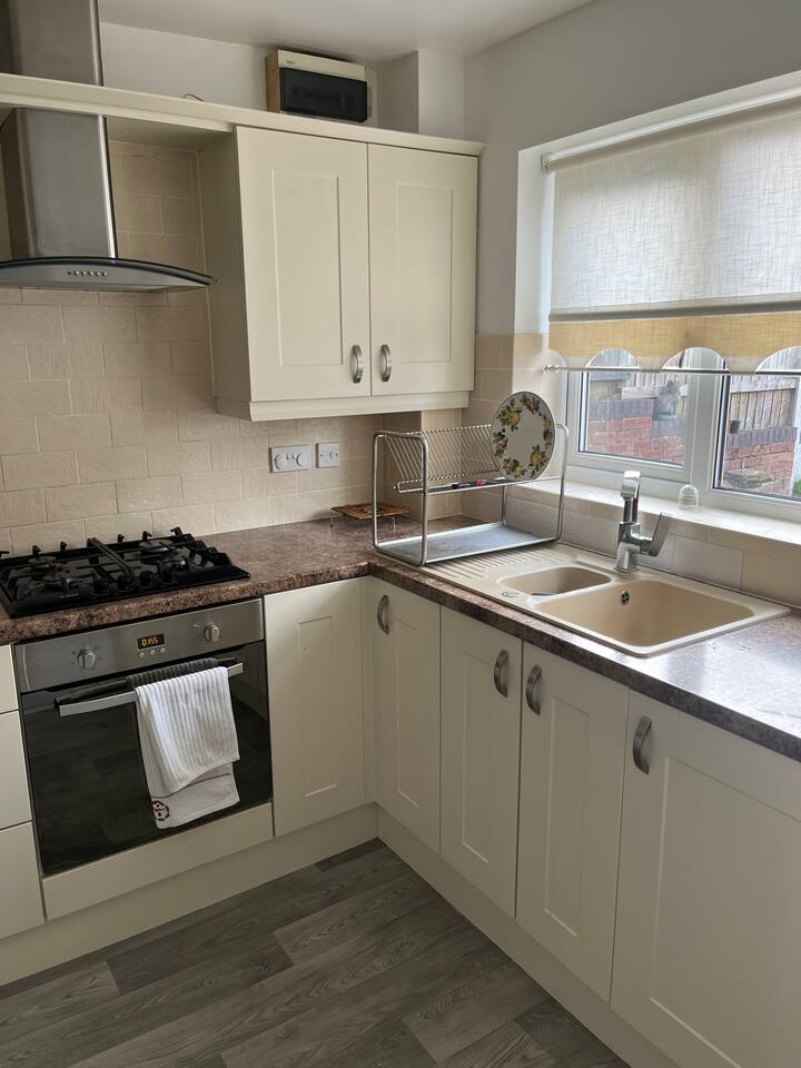 Nice And Clean D/d Bedroom With Private Bathroom - Telford