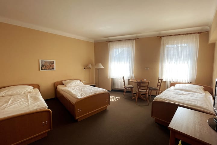 Charmantes Zimmer Mit 3 Einzelbetten - Saarlouis