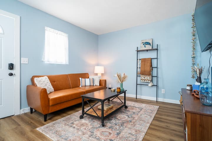 1 Bedroom Nautical Retreat In Historical West End - Muncie, IN