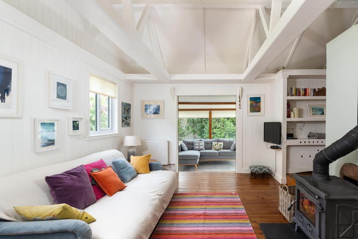 Escape - Scandi 3 Bed Beach House, Dog Friendly - Porthcurno