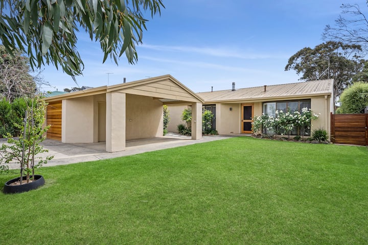 Spacious Coastal Breeze In Heart Of Ocean Grove - Point Lonsdale