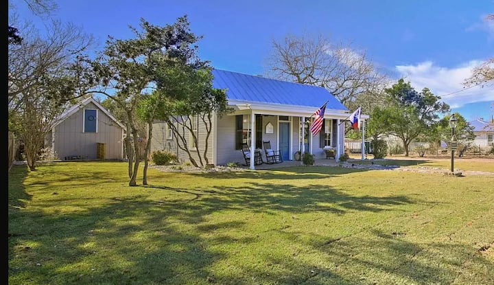 Charming Updated Home In Historic District - Fredericksburg, TX