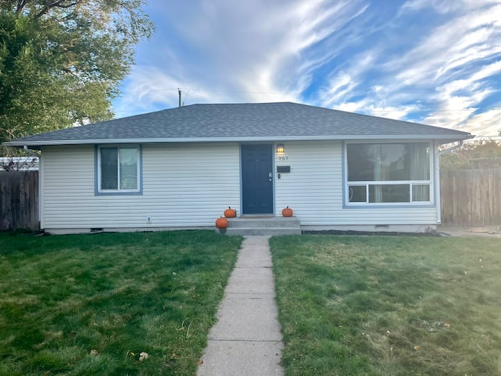 Beautiful Cozy 3 Bedroom Home. - Pocatello, ID