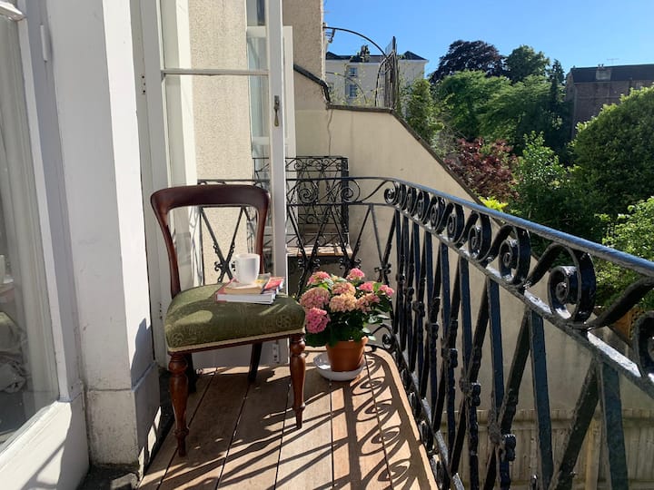 An Exclusive Location Immaculately Presented - Bristol