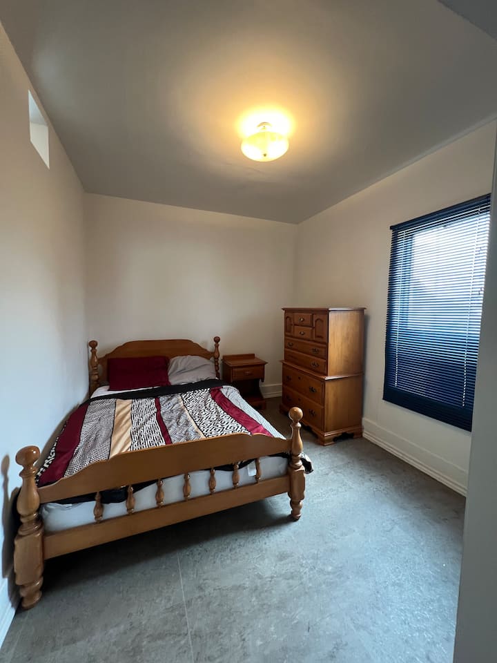 Room For Rent With Spacious Common Space! - Town Of Kirkland Lake