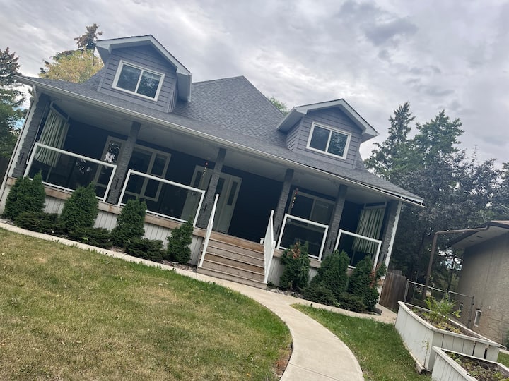 Cheerful 6 bedroom house with fenced yard. - Houses for Rent in ...