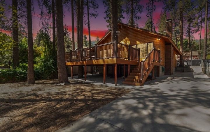 Pine Tree Cabin With An Amazing Front Deck - Wrightwood, CA