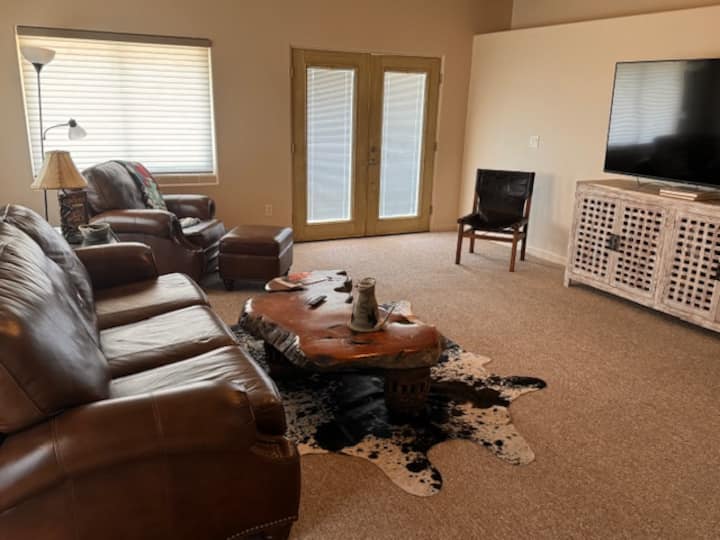 Newly Remodeled & Furnished 1 Bedroom Casita - Wickenburg, AZ