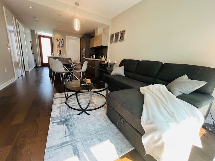 Stunning Central 2 Bed Home Steps To The Water! - Vancouver