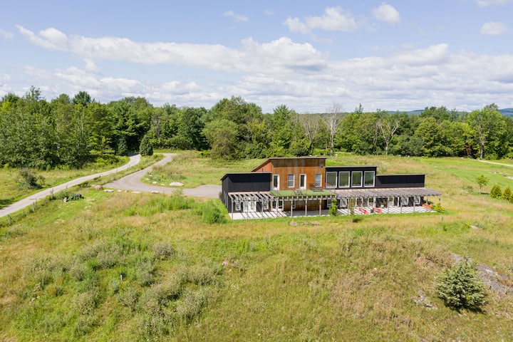 Modern Sunny Getaway Near Middlebury College - Middlebury, VT