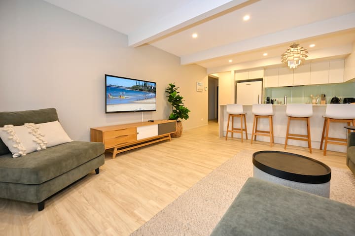 Stylish 2 B/r Apartment - 4 Guests, Garage Zc5 - Sunshine Coast Queensland, Australia