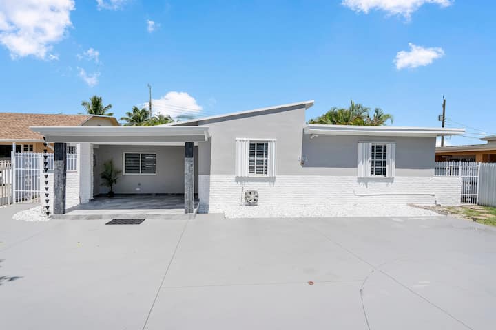 Blue Lagoon Access Home By Mia Airport & Downtown. - Doral, FL