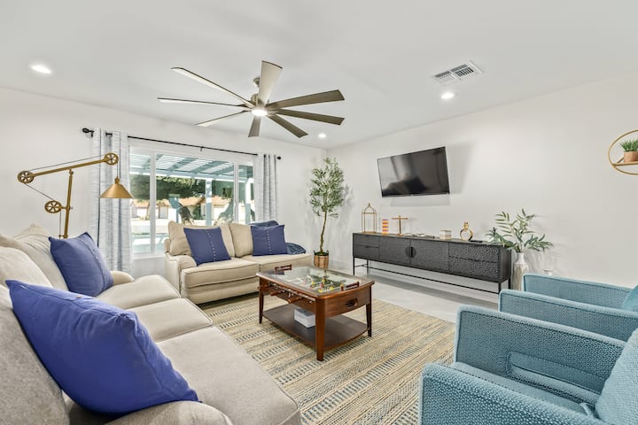 Golf, Grill & Chill
Heated Pool, Sleeps 16 - Paradise Valley, AZ