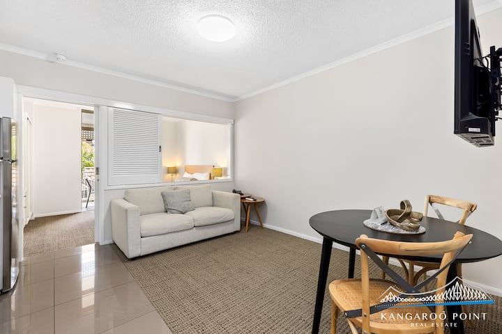 Modern One Bedroom Unit In Heart Of Kangaroo Point - Brisbane