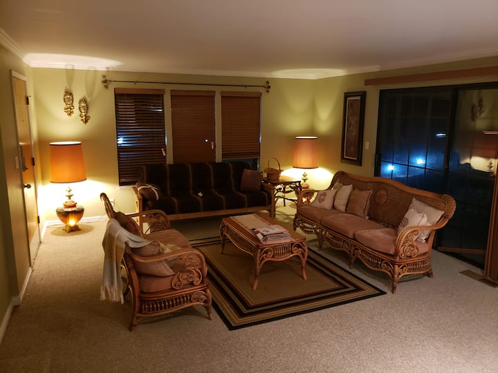 Scenic Hayward Hills Unit With Separate Entrance - Hayward, CA