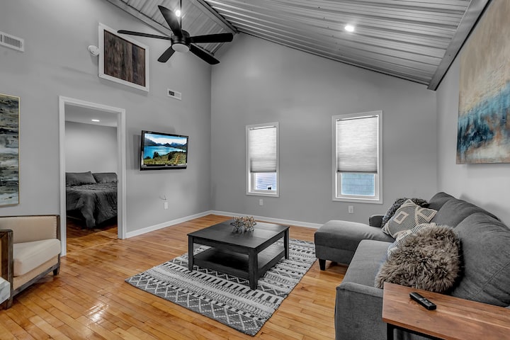 Beautiful Loft-like 2 Bedroom Apartment - Buffalo, NY