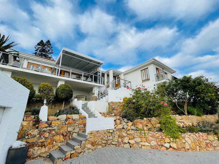 Beautiful 4-bedroom Villa With Panoramic Sea View - Mossel Bay