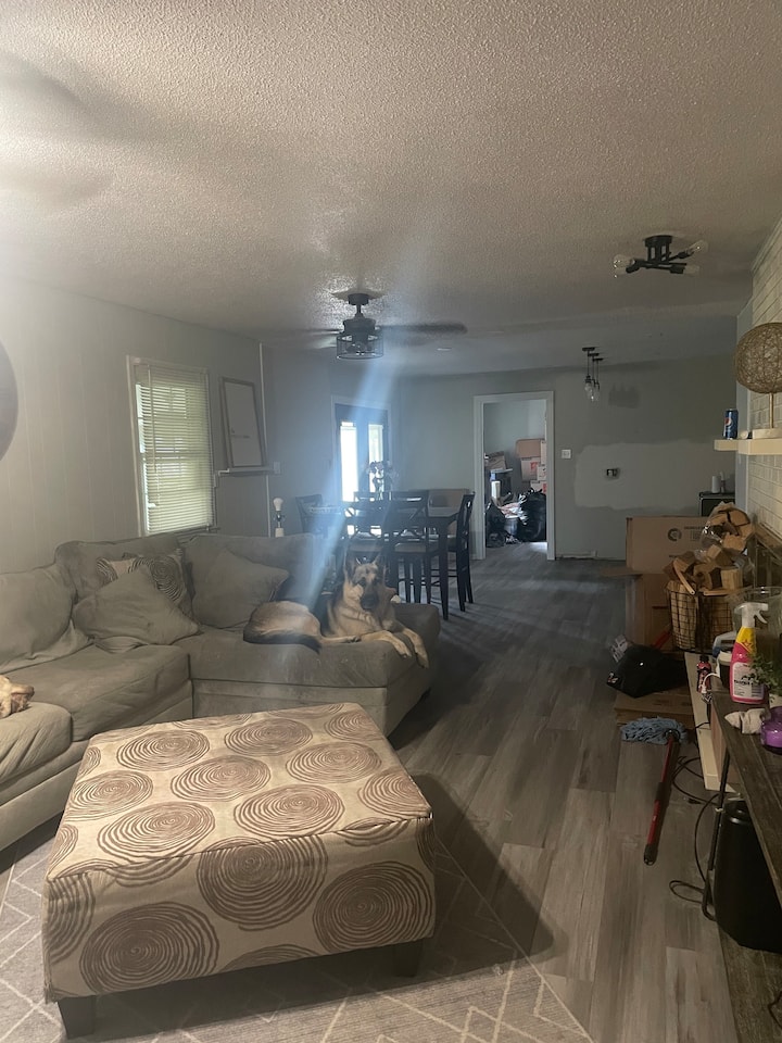 Family Oriented Home With Master Bedroom - Columbia, MO