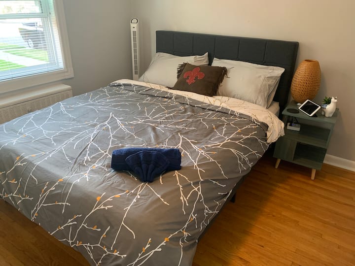 Private Bedroom In Desired Central Neighbourhood - Calgary