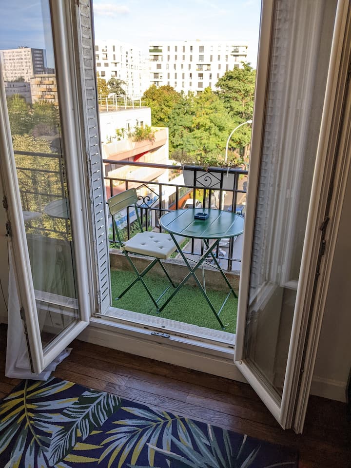 2 Pièces Lumineux Avec Balcon Et Joli Point De Vue - Bagnolet