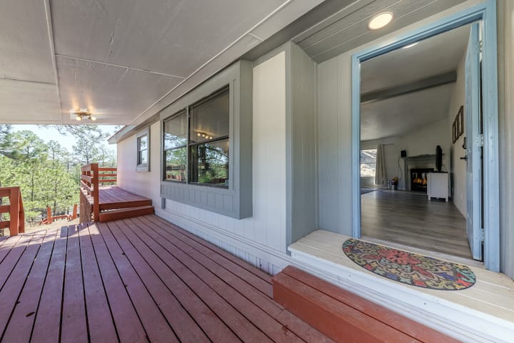 Centrally Located Cabin With Deck! - Ruidoso, NM