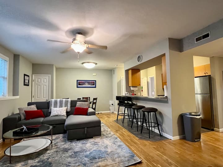 3 Bed, 3 Bath Condo-1 Block To Ku Football Stadium - Lawrence, KS