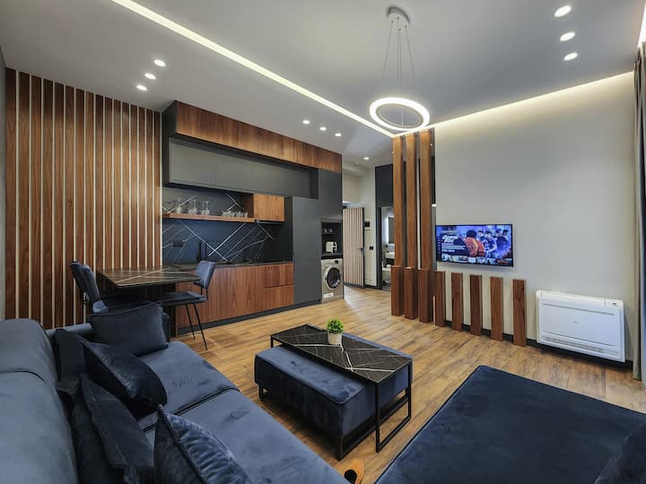 Minimalistic Apartment At The Center Of Tirana - Tirana