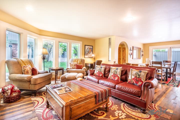 Beautiful Riverfront Home / Private Hot Tub - Avon, CO