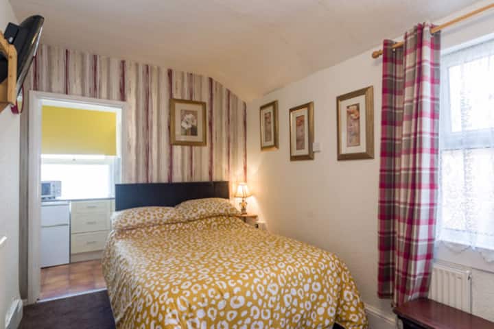 Spacious 1-bedroom Self Contained Apartment - Skegness