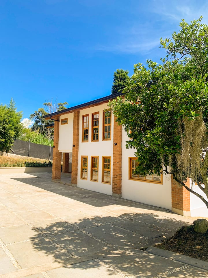 Modern Luxury Villa With Spectacular City Views - Sabaneta