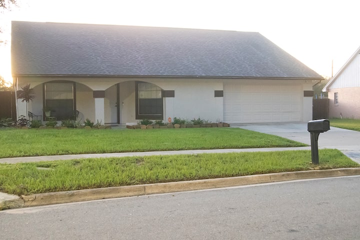 Cozy Elegant 3 Bedroom House With Fireplace. - Apopka, FL